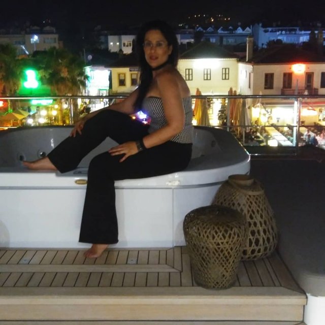 Liz, 50, תל אביב - "כפיות הכרויות"